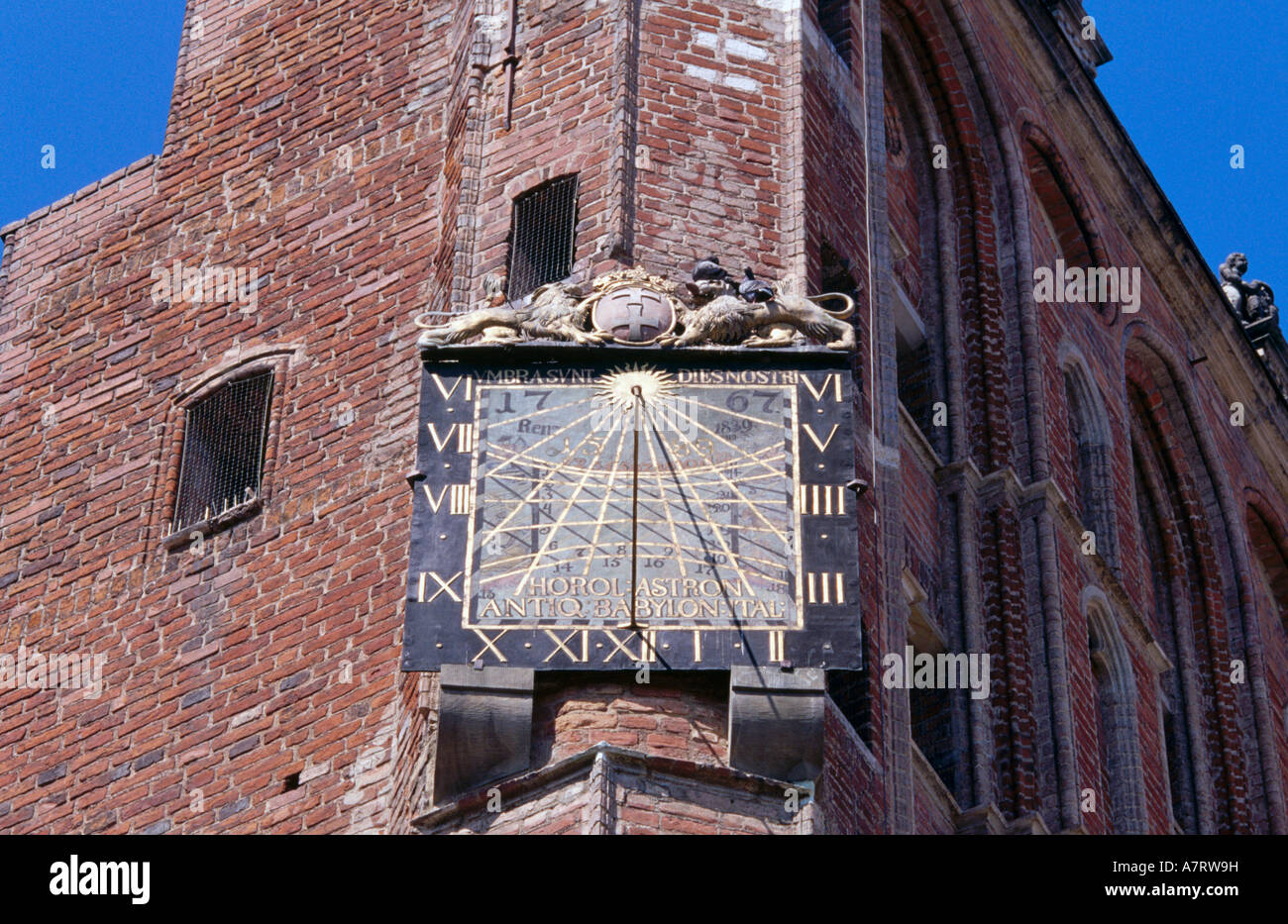 Wall clock colours hi-res stock photography and images - Alamy
