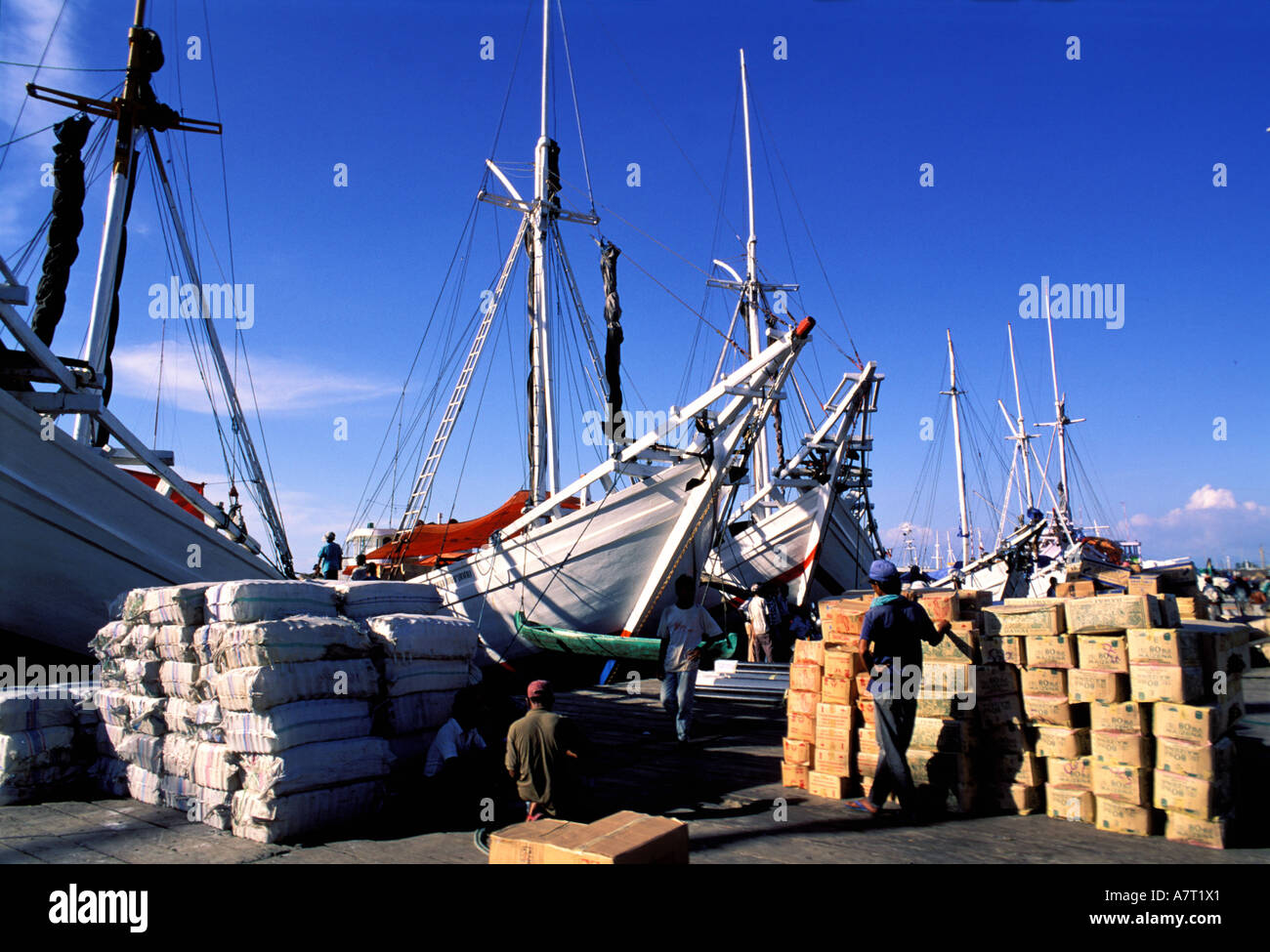 Indonesia, Sulawesi, Ujung Pandang, Bugis boats Stock Photo - Alamy