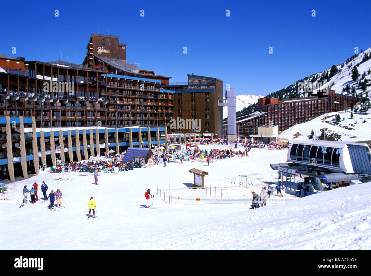Les arcs 2000 ski resort hi-res stock photography and images - Alamy