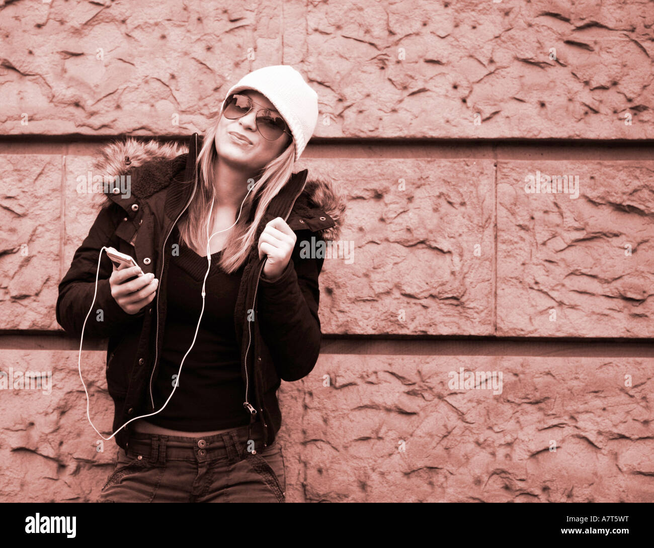 Young woman listening to mp3 player Stock Photo - Alamy