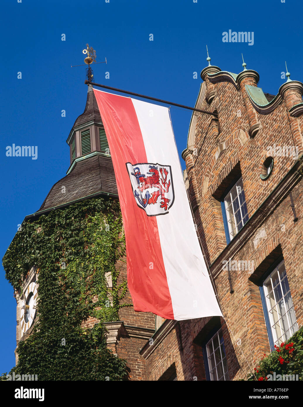 Wall mounted photographs hi-res stock photography and images - Alamy