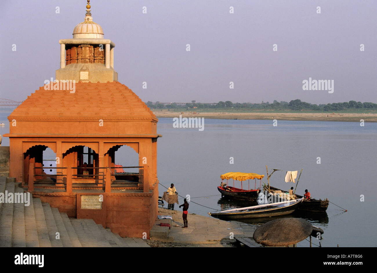 People boat ganges river varanasi hi-res stock photography and images ...