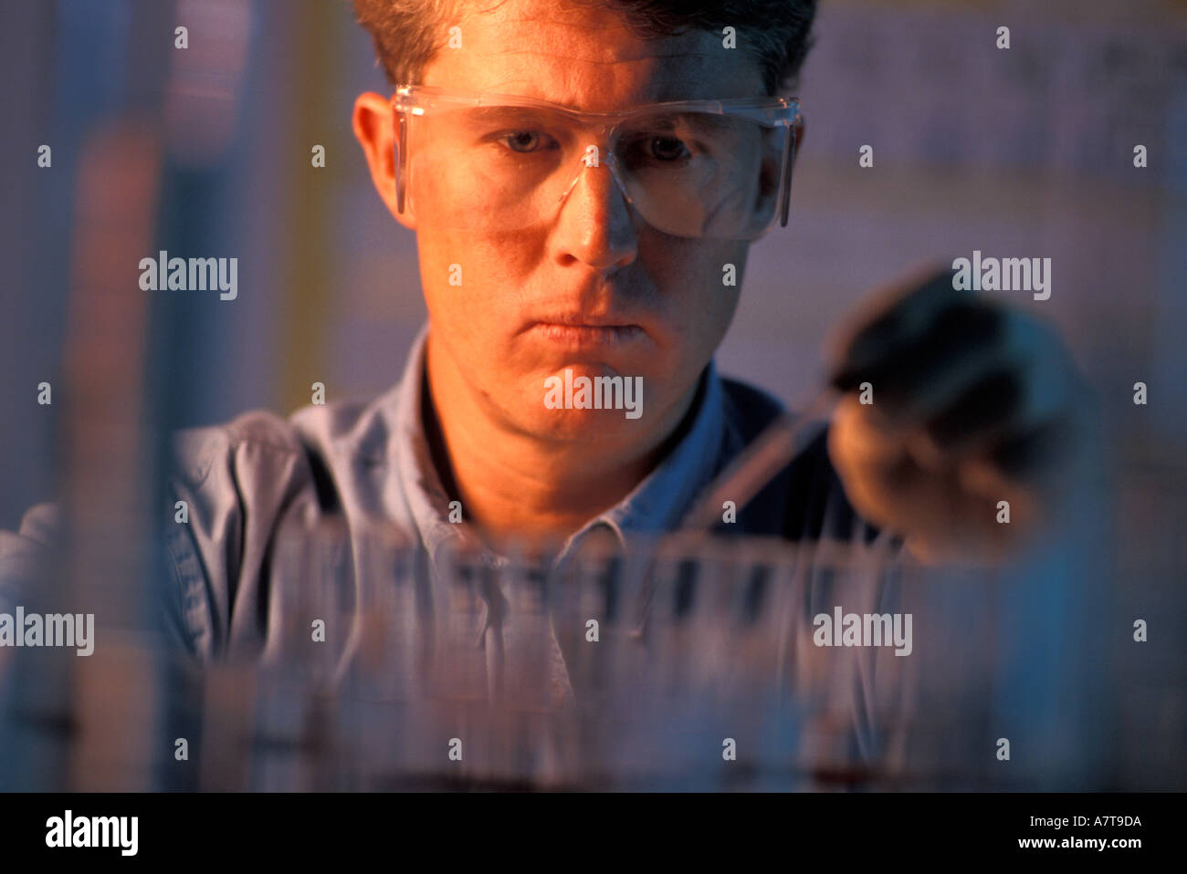 Work in chemistry lab hi-res stock photography and images - Alamy