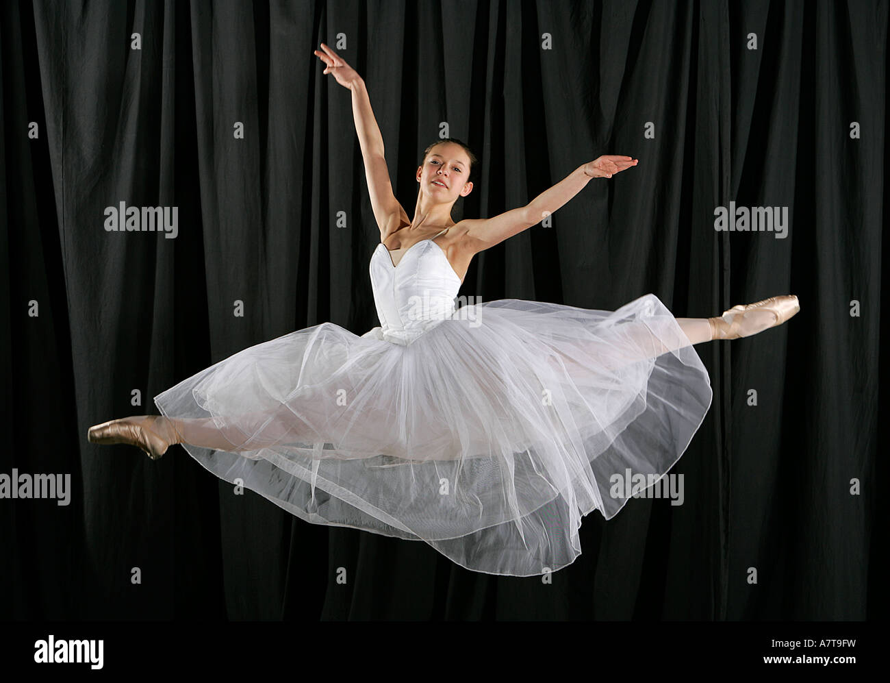 Grand jeté ballerina girl hi-res stock photography and images - Alamy