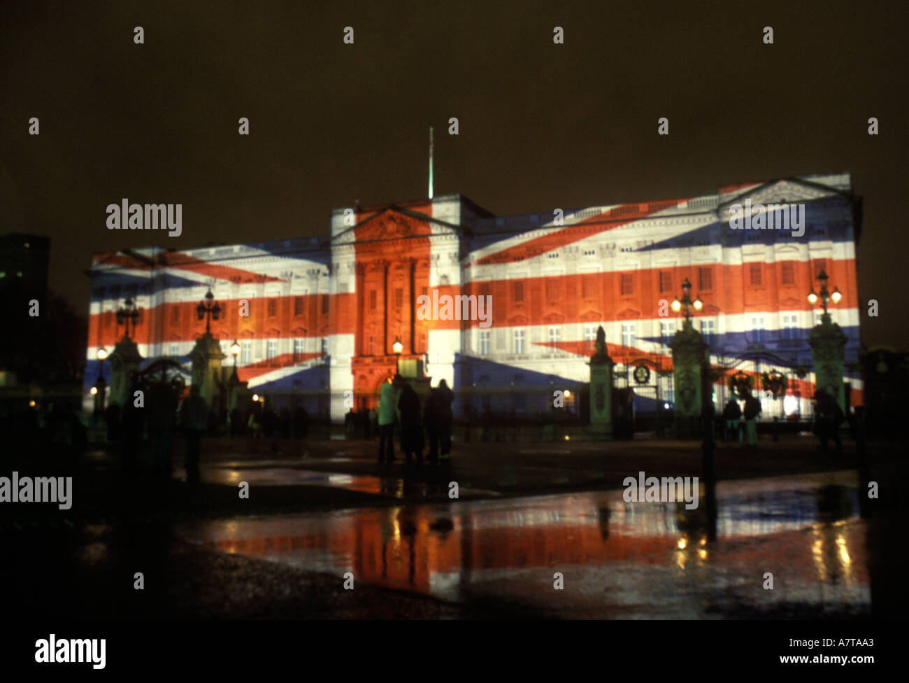 Buckingham palace flag hi-res stock photography and images - Alamy