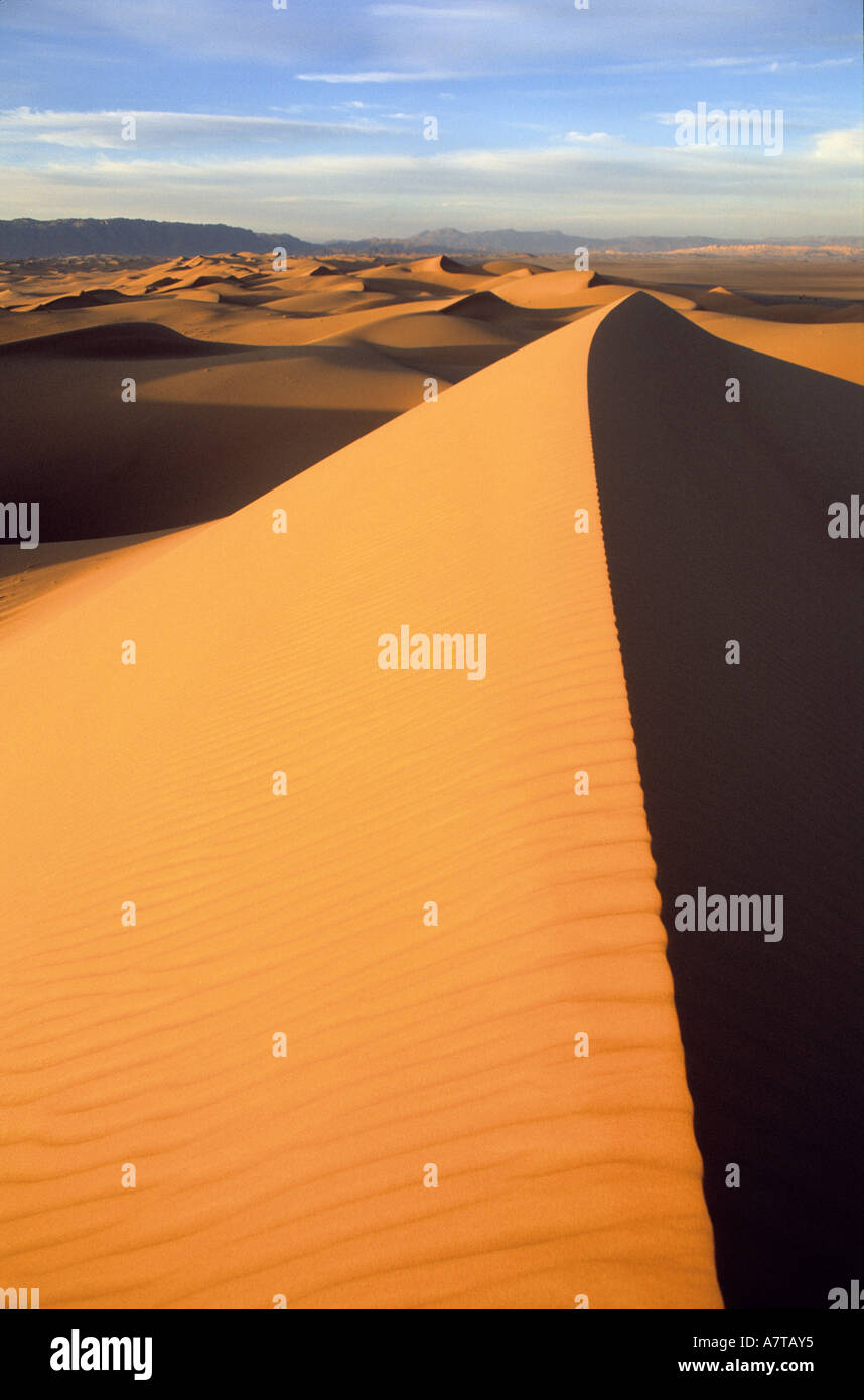 Niger, Sahara, approach of the first sand dunes of Tenere Stock Photo ...