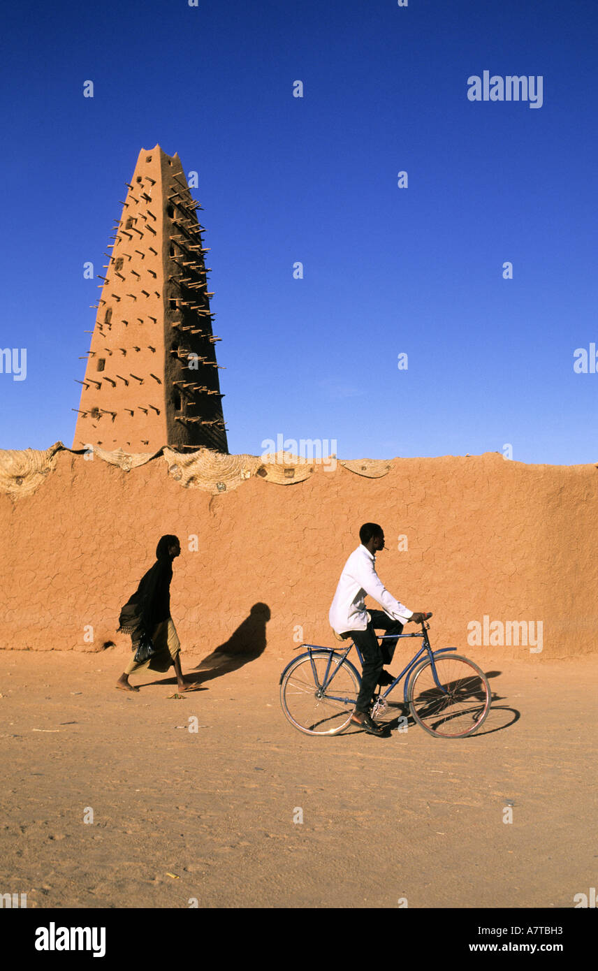 Niger, Agadez, the Great Mosque minaret of the 16th century Stock Photo ...
