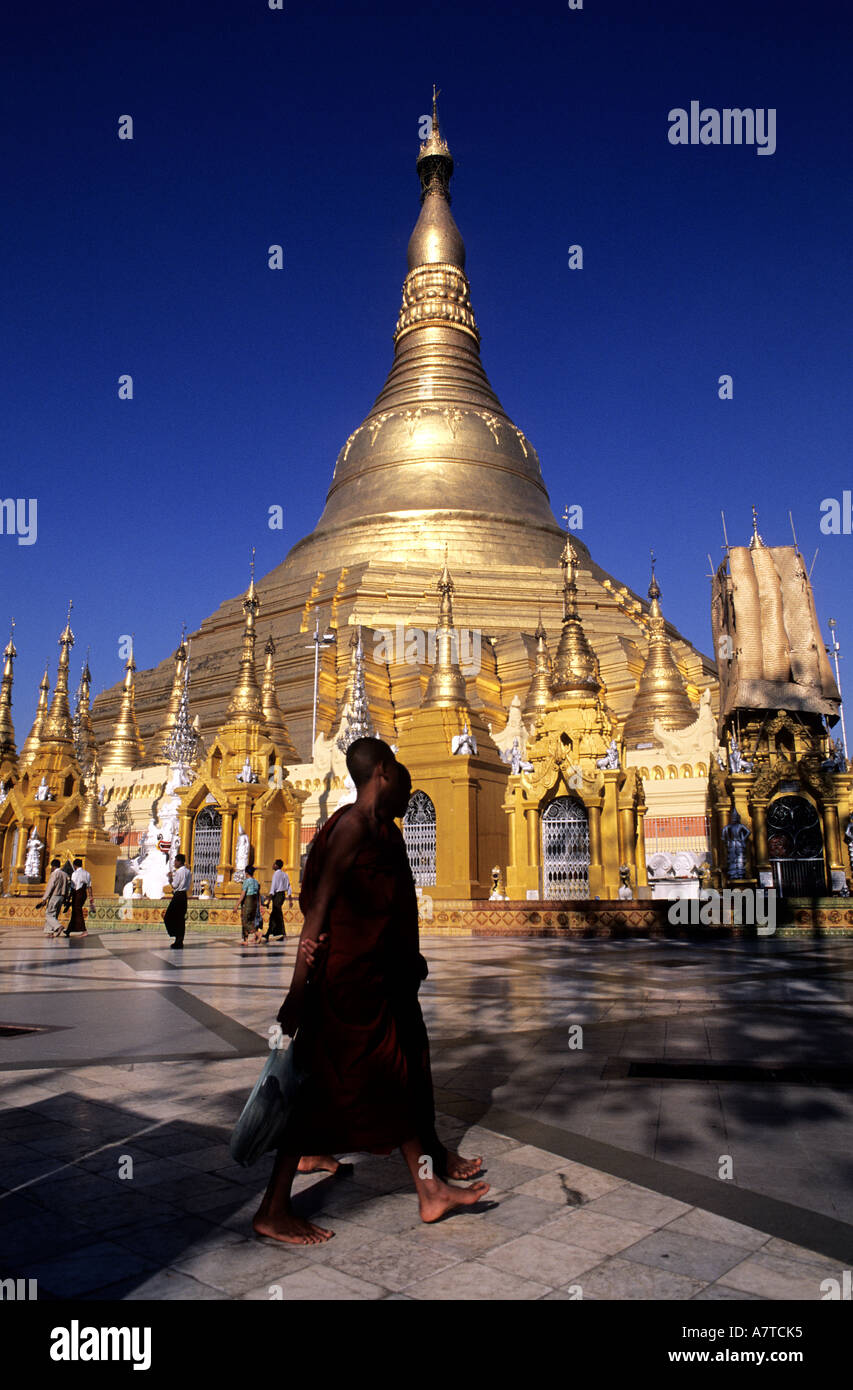 Myanmar (Burma), Yangon Division, Yangon (Rangoon), Shwedagon pagoda ...