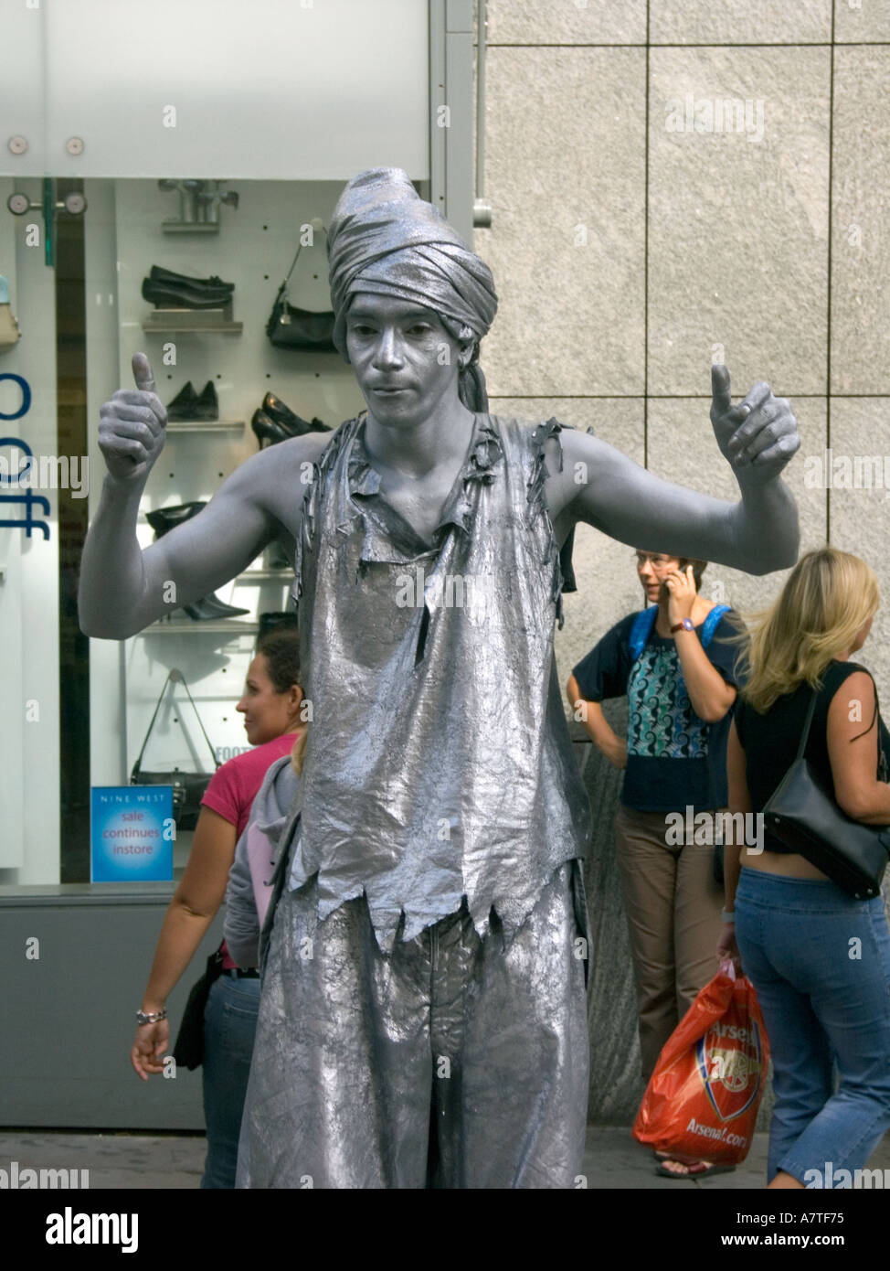 Entertainer vertical hi-res stock photography and images - Alamy