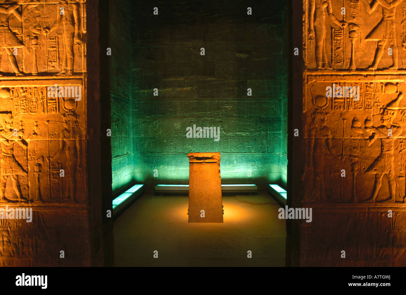 Ancient egyptian tomb hi-res stock photography and images - Alamy