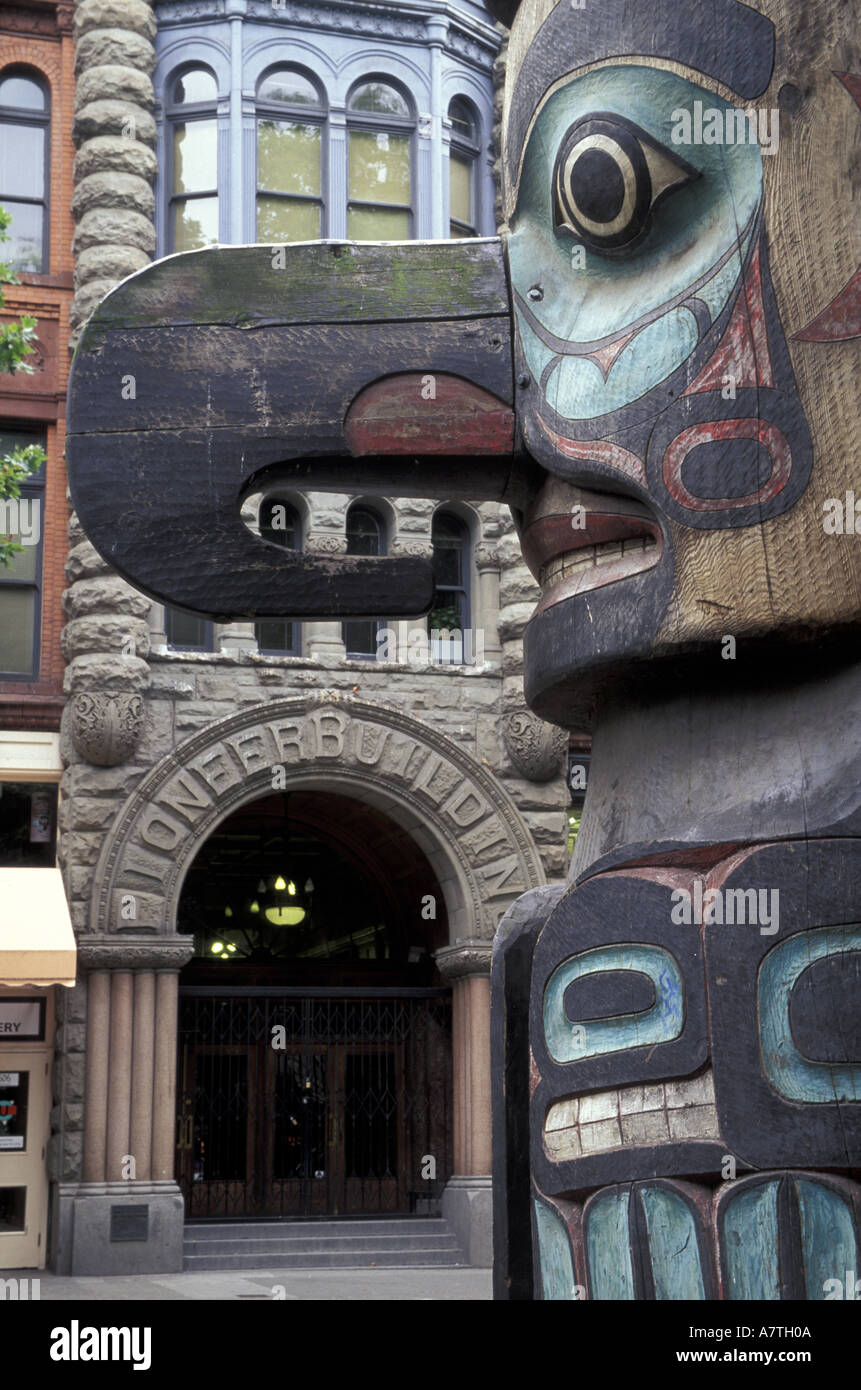 USA, Washington State, Seattle. Totem pole with Pioneer building in ...