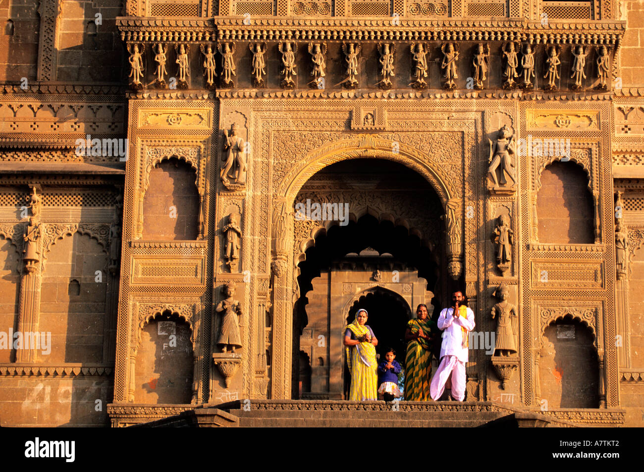 India, Madhya Pradesh State, Maheshwar, fort on Narmada riverside Stock ...