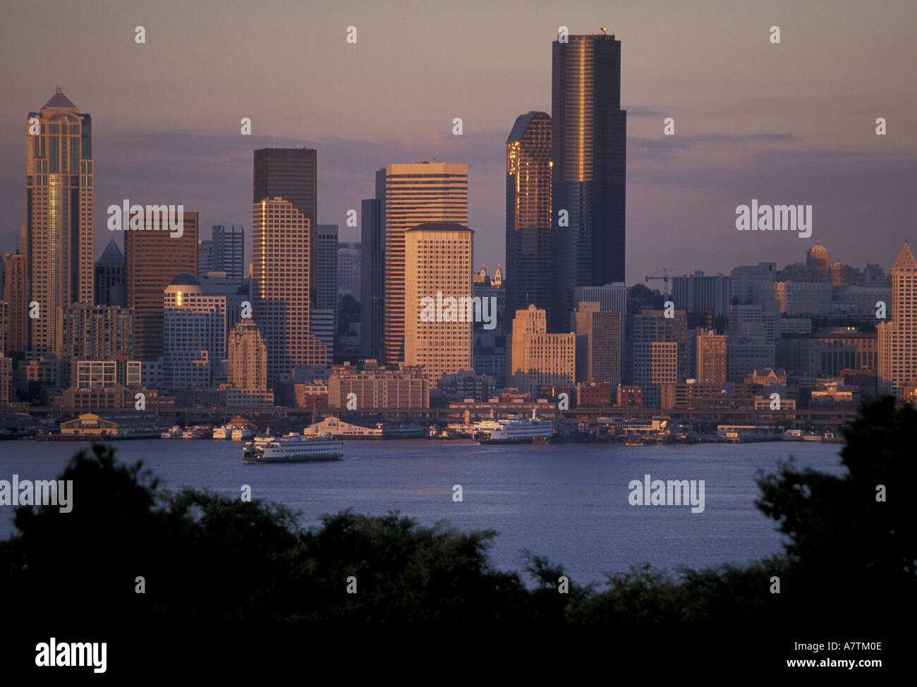 Seattle bay waterfront downtown town city hi-res stock photography and ...