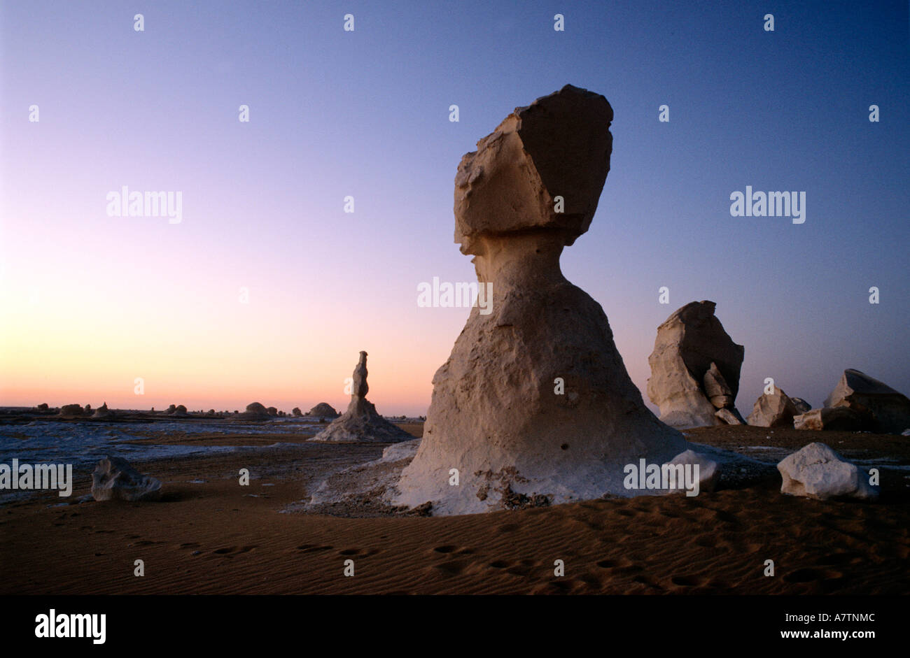 Egypt, the White desert at the Libya borders Stock Photo - Alamy