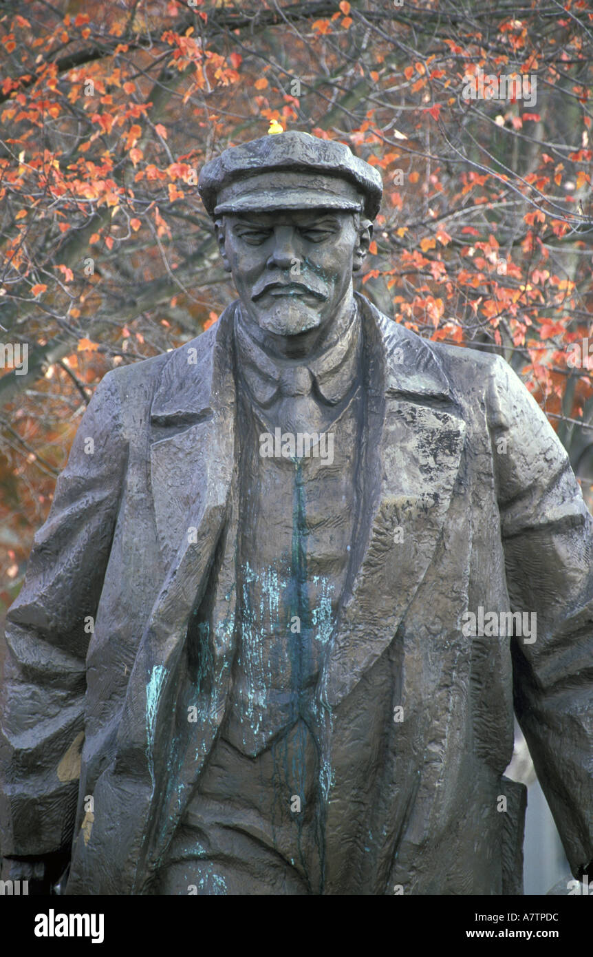 Bronze statue fremont seattle hi-res stock photography and images - Alamy