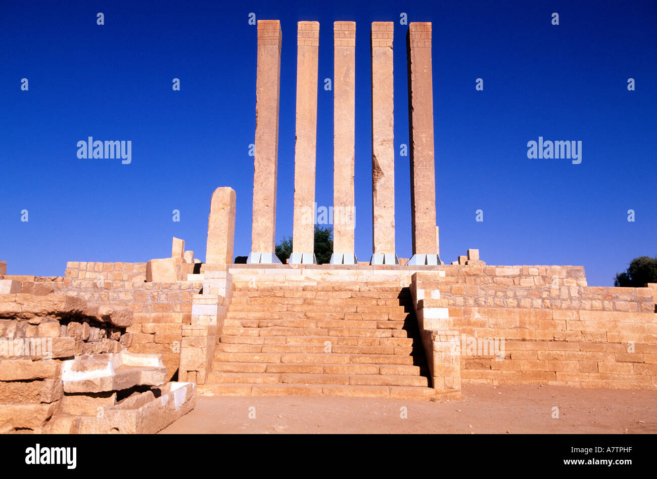 Yemen, Mareb (Marib), Arsh Bilqis temple (Queen of Saba Stock Photo - Alamy