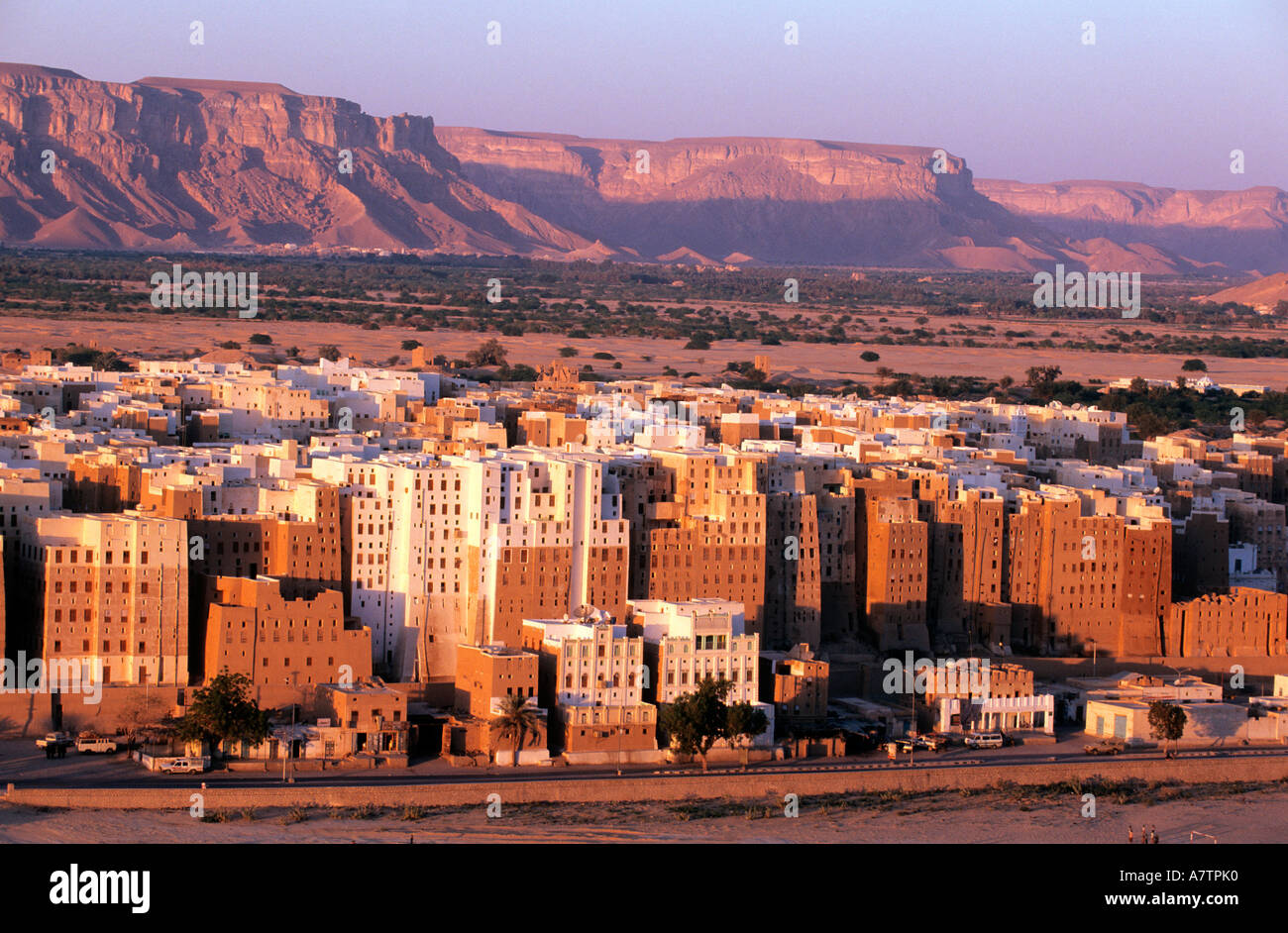 Yemen arabia shibam architecture hi-res stock photography and images ...