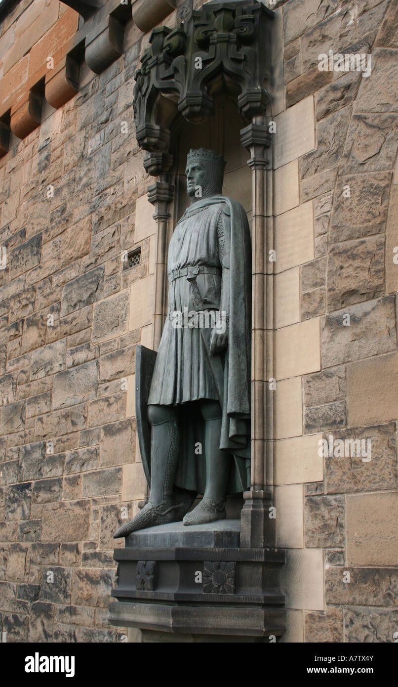statue by entrance to Edinburgh castle Scotland April 2007 Stock Photo ...