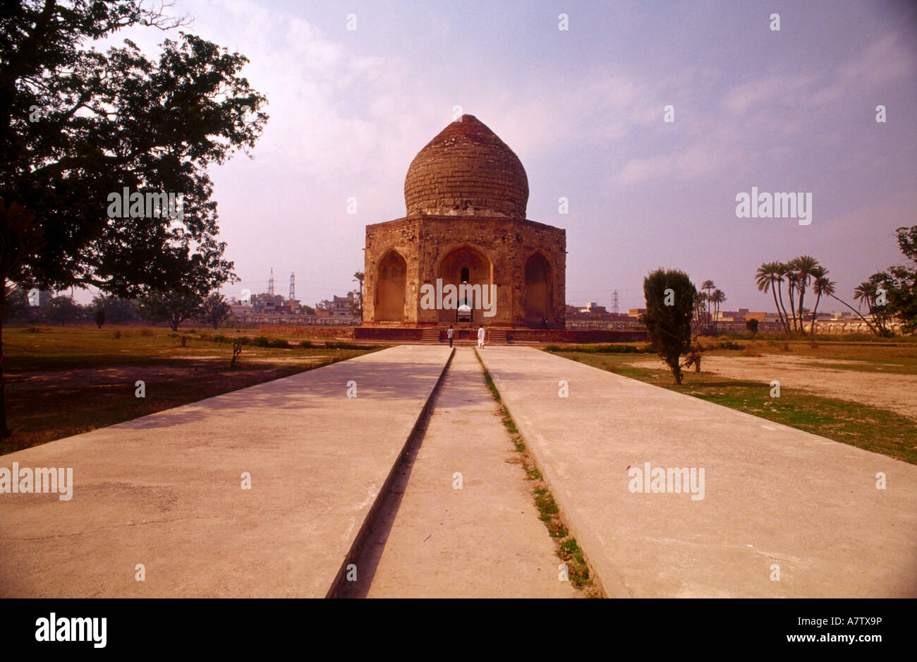 Facade of mausoleum Tomb Of Asaf Khan Lahore Pakistan Stock Photo - Alamy