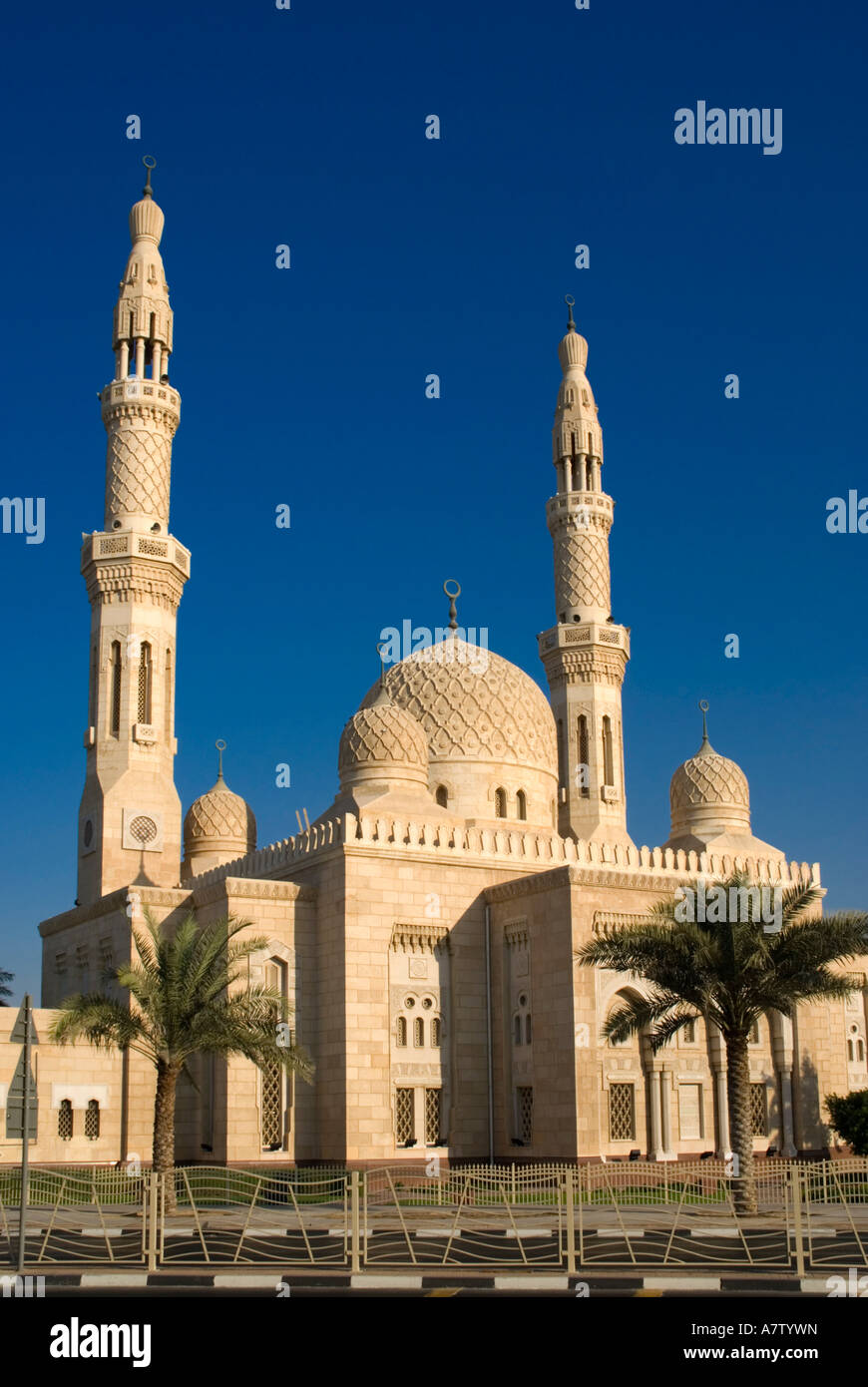 Facade of mosque, Jumeirah Mosque, Dubai, United Arab Emirates Stock ...