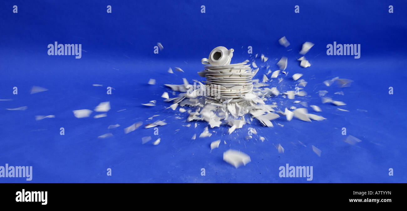 Breaking plates hi-res stock photography and images - Alamy