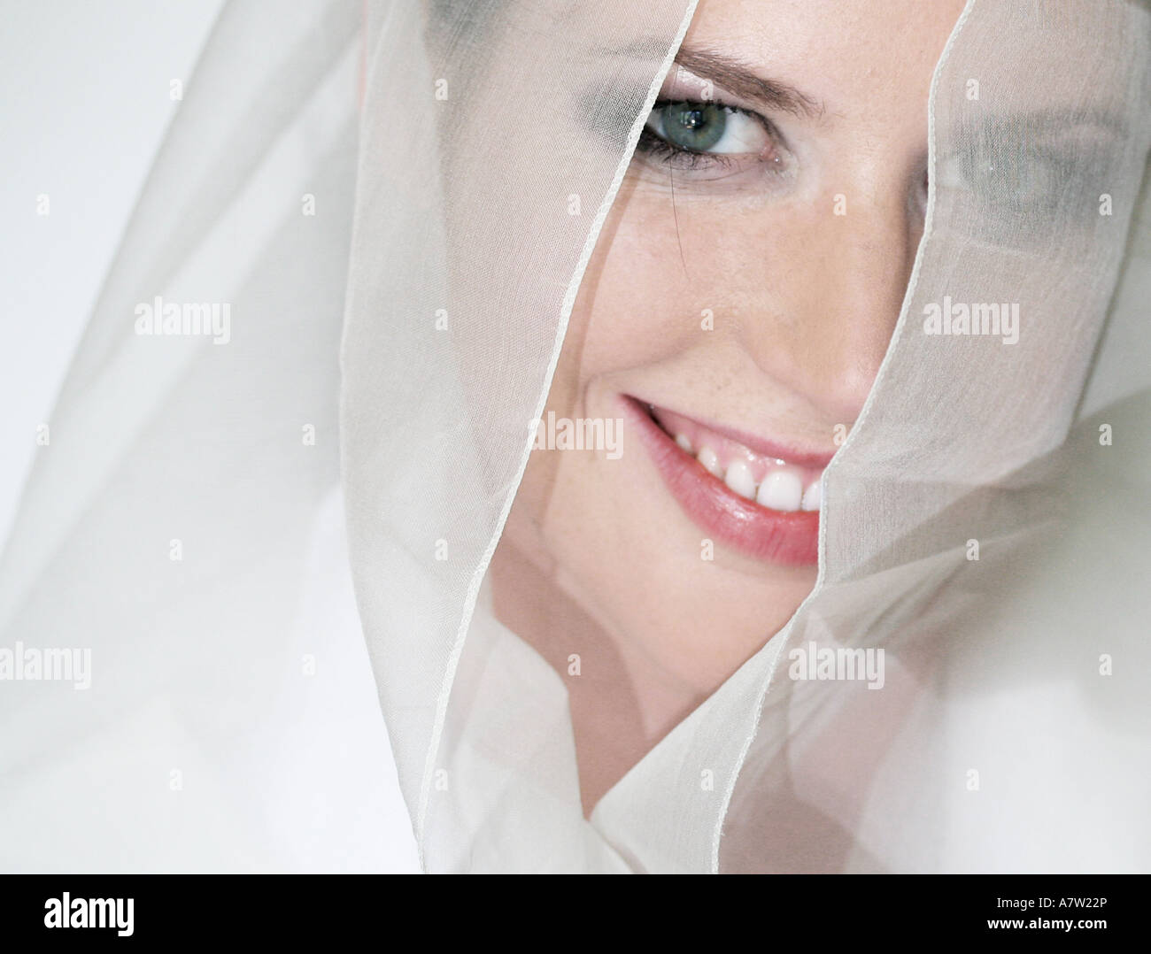 Portrait of bride smiling Stock Photo - Alamy