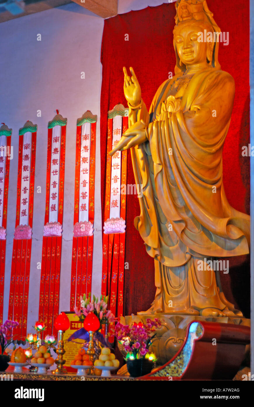 Guanyin bodhisattva hi-res stock photography and images - Alamy