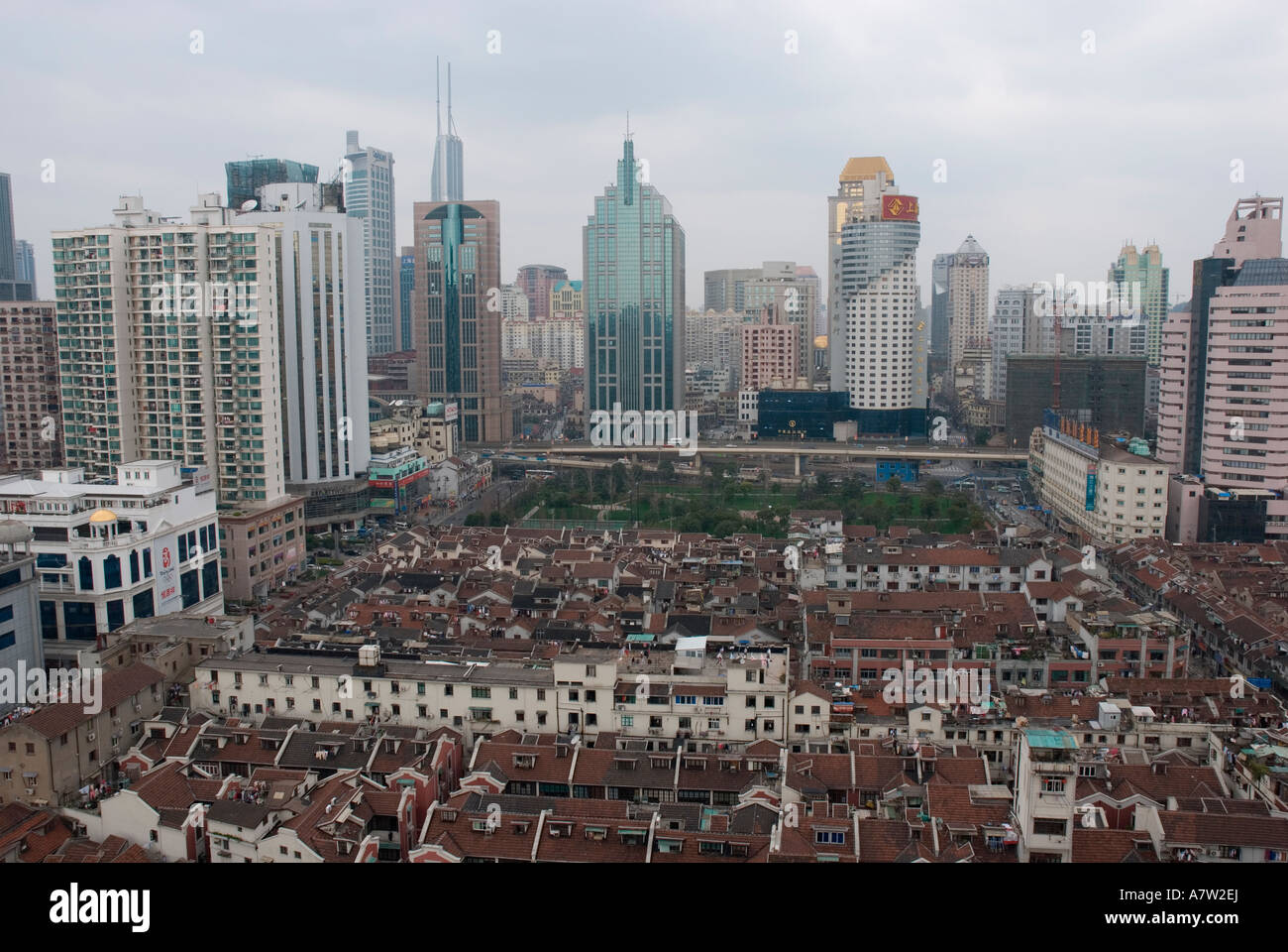 Shanghai slum hi-res stock photography and images - Alamy