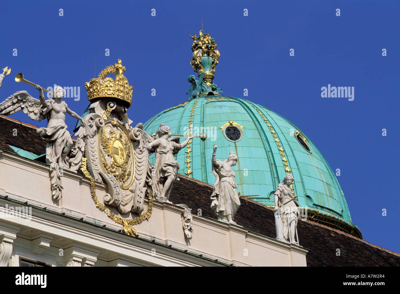 Baroque statues hi-res stock photography and images - Alamy