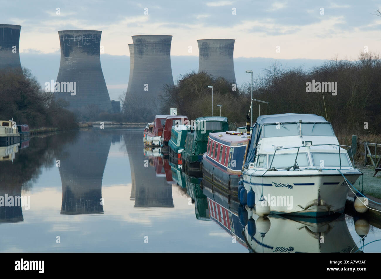 Doncaster canal hi-res stock photography and images - Alamy