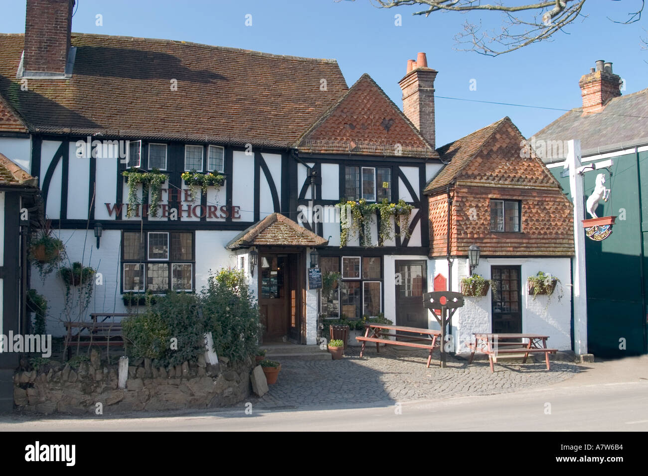 White horse pub shere hi-res stock photography and images - Alamy