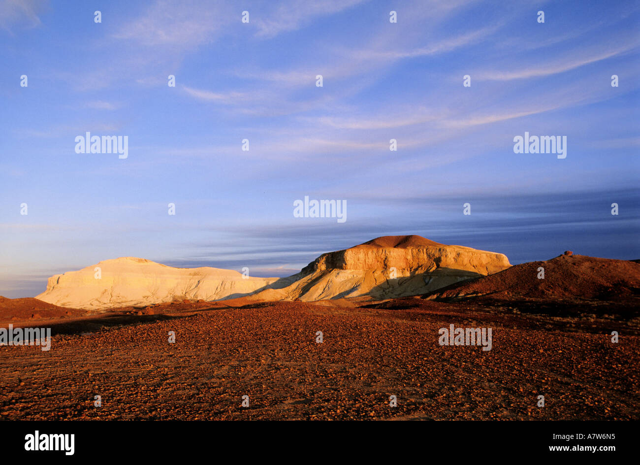 Moon plain coober pedy hi-res stock photography and images - Alamy