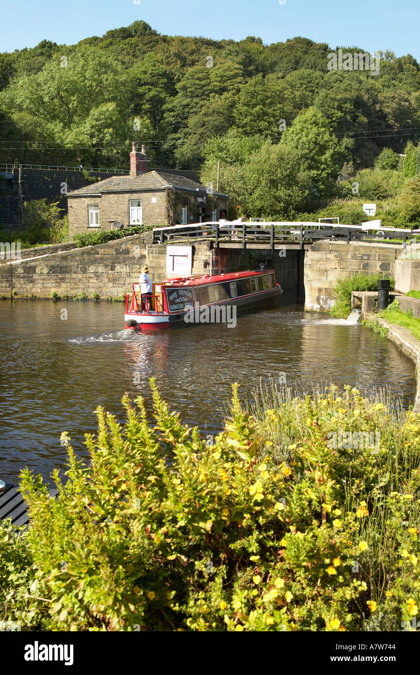 CANAL BARGE SALTERHEBBLE LOCK YORKSHIRE ENGLAND Stock Photo - Alamy