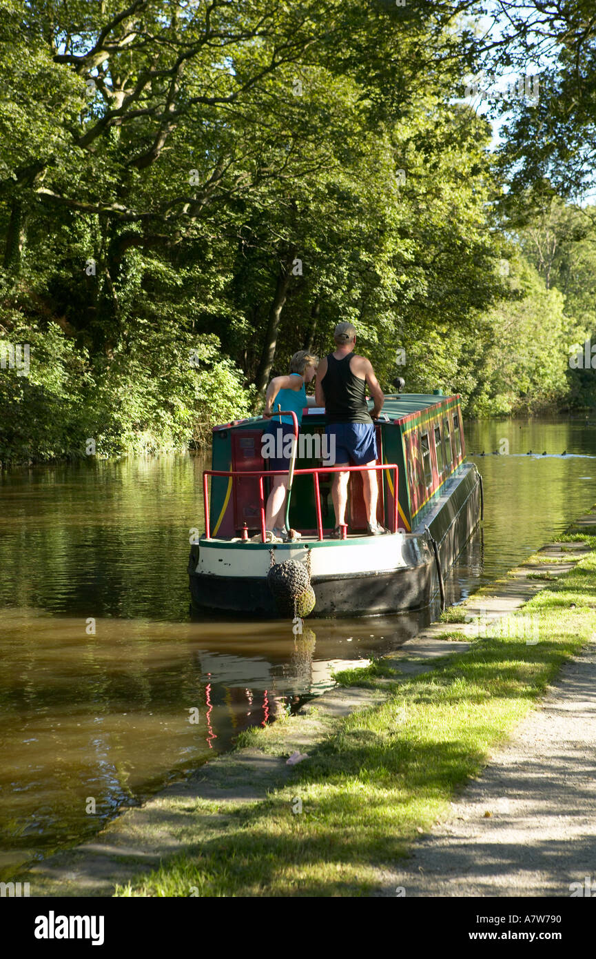 CANAL BARGE FIVE RISE LOCKS BINGLEY YORKSHIRE ENGLAND Stock Photo - Alamy