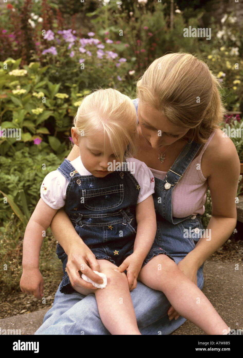 Wound cleaning kid hi-res stock photography and images - Alamy