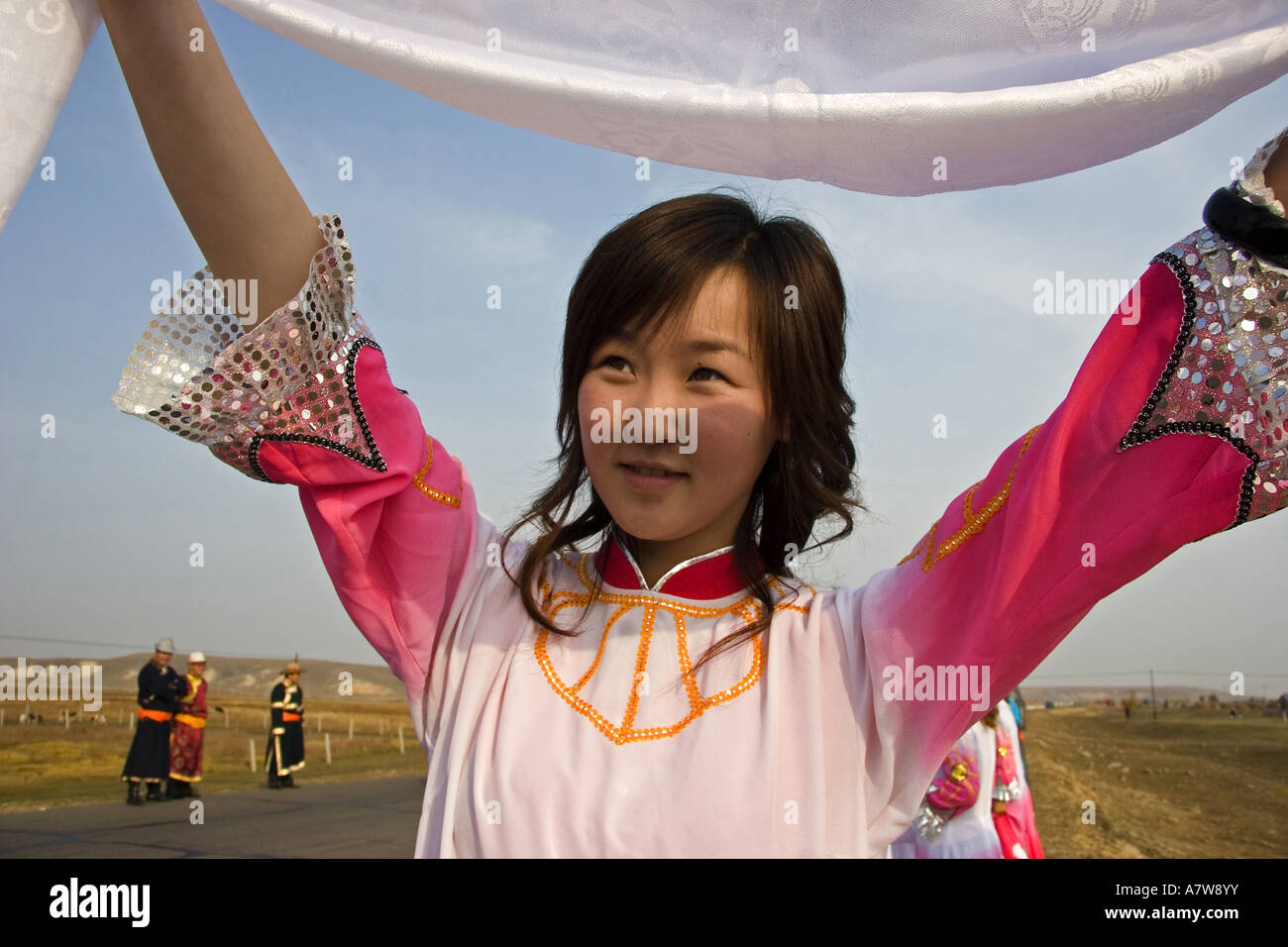 Dancing to welcome the Hulumbeier Green Raid Hulumbeier Inner Mongolian ...