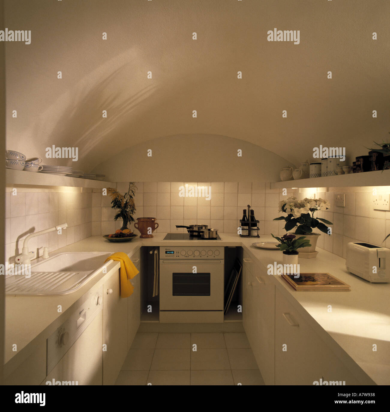 Curved ceilings hi-res stock photography and images - Alamy