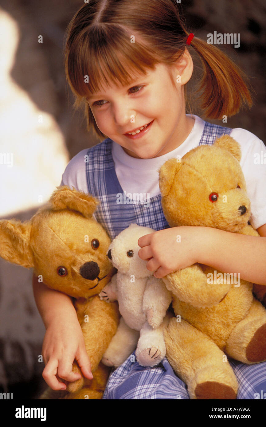 Child teddies hi-res stock photography and images - Alamy