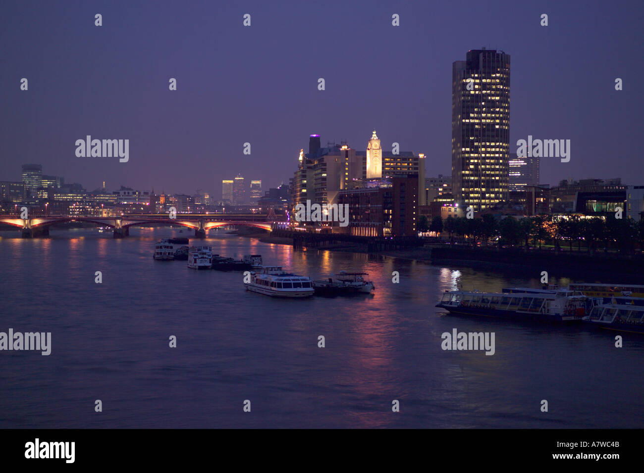London night boats embankment hi-res stock photography and images - Alamy