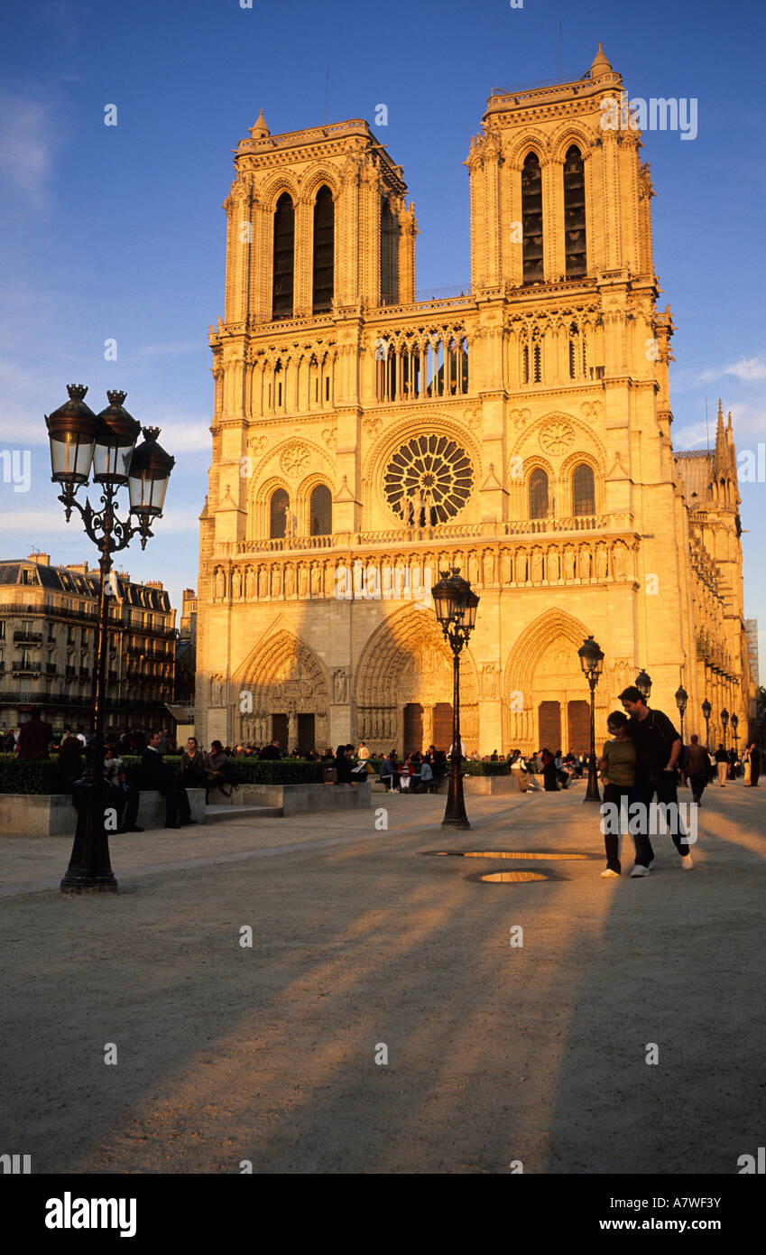 Notre Dame Cathedral, Place de la Parvis, Paris, France Stock Photo - Alamy