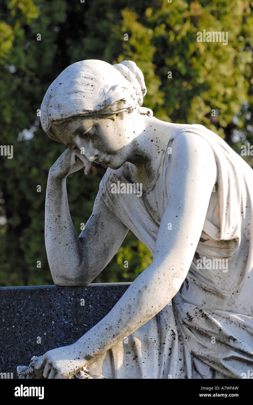 Sculpture of sitting lady as gravestone Stock Photo - Alamy