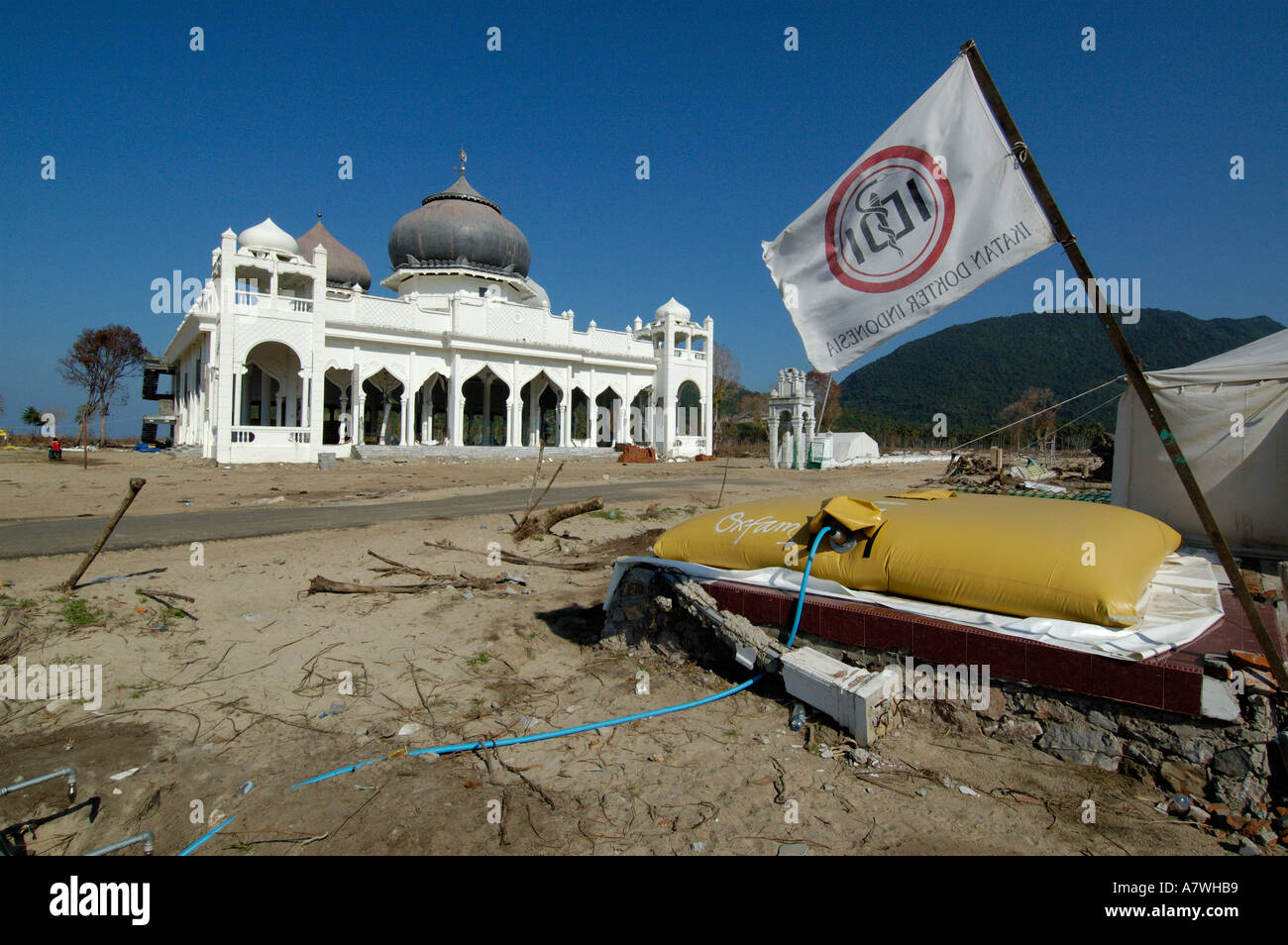 Banda aceh mosque tsunami hi-res stock photography and images - Alamy
