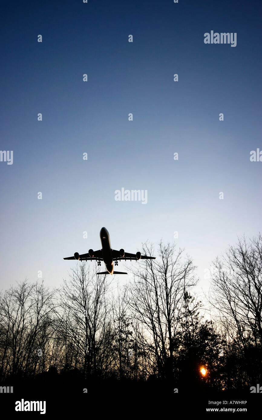 Boeing 747 fliegt hi-res stock photography and images - Alamy