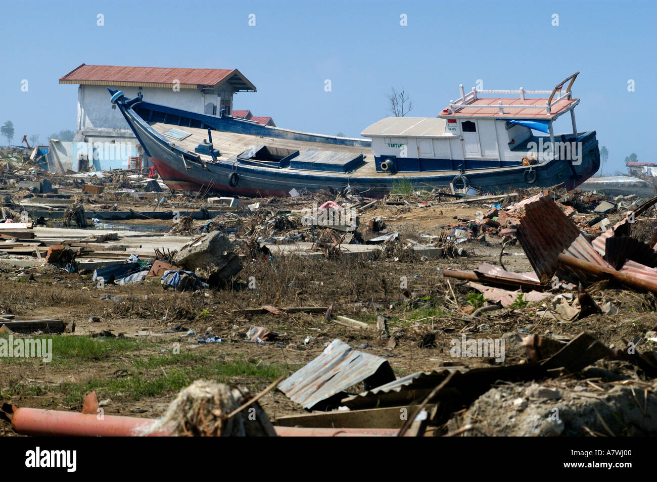 Indonesia Sumatra Banda Aceh Post Tsunami Stranded boat in city centre ...