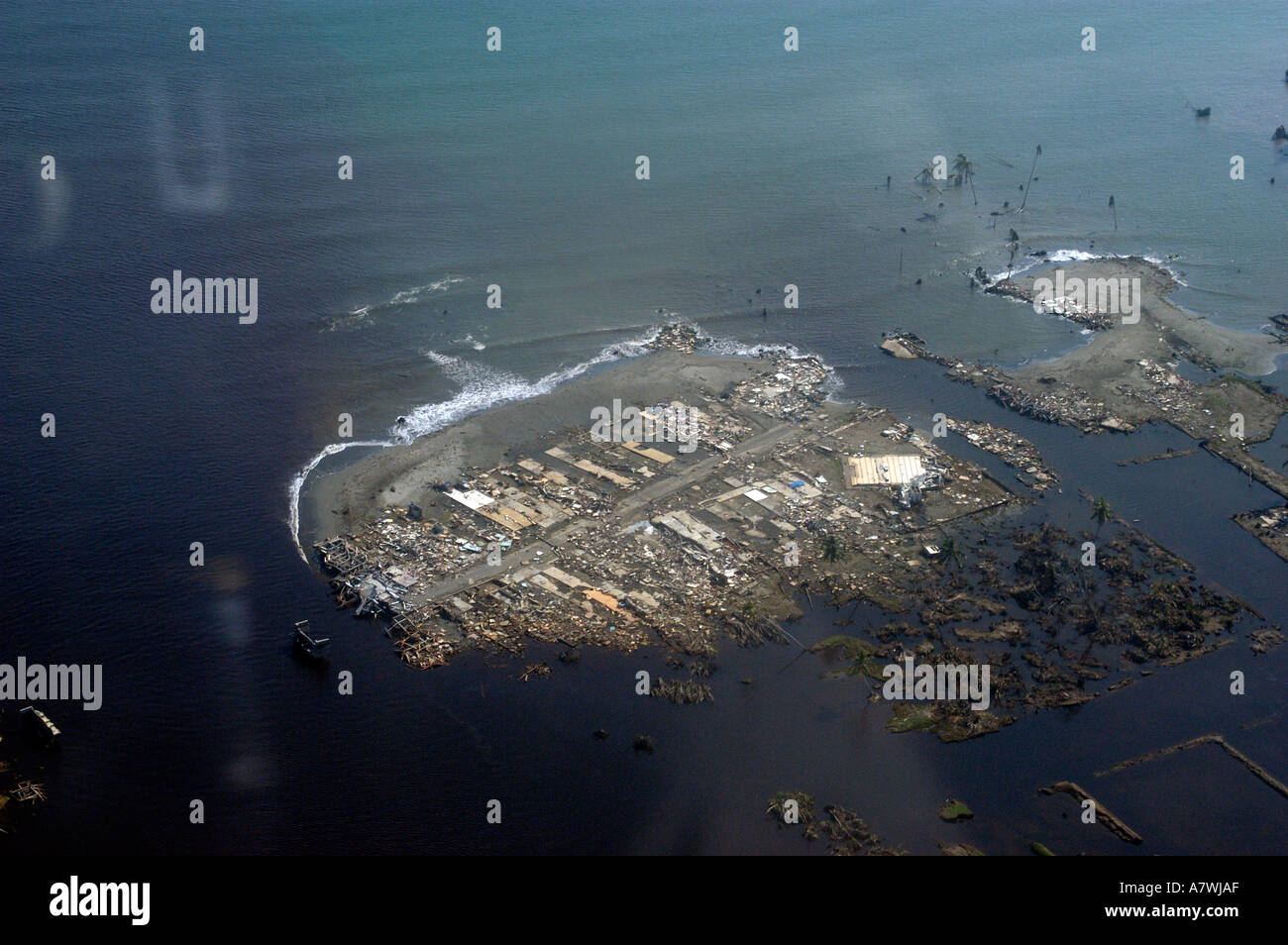 Death natural disaster tsunami earthquake hi-res stock photography and ...