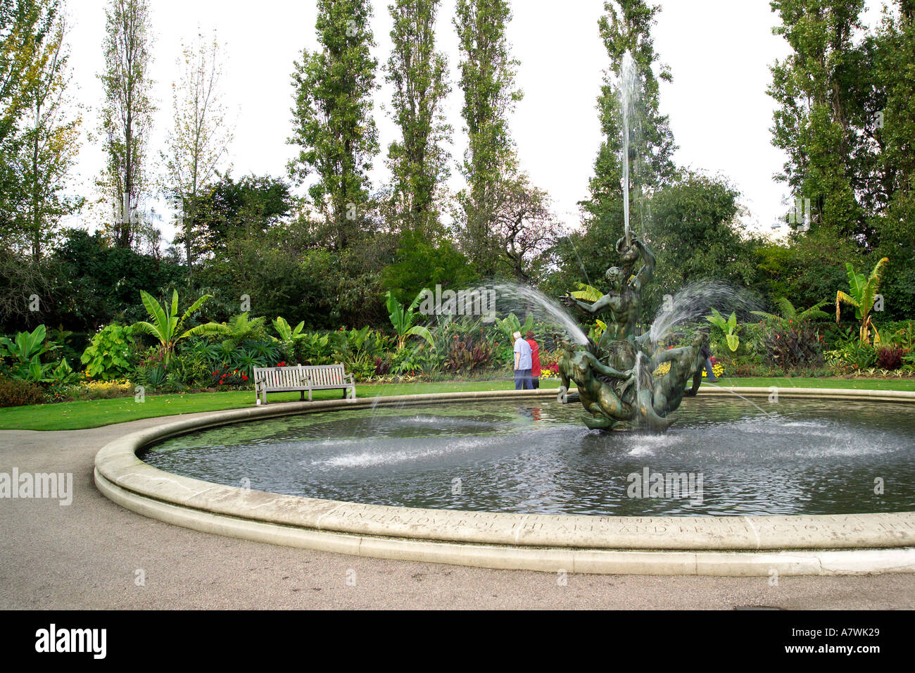 fountain in Regents Park London Stock Photo - Alamy