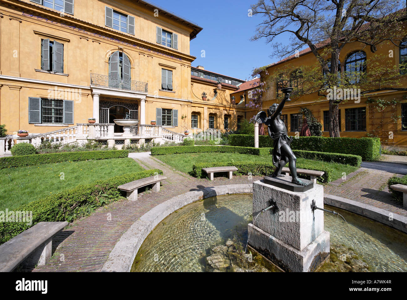Garden of the museum Municipal Gallery in the Lenbach House, Munich ...