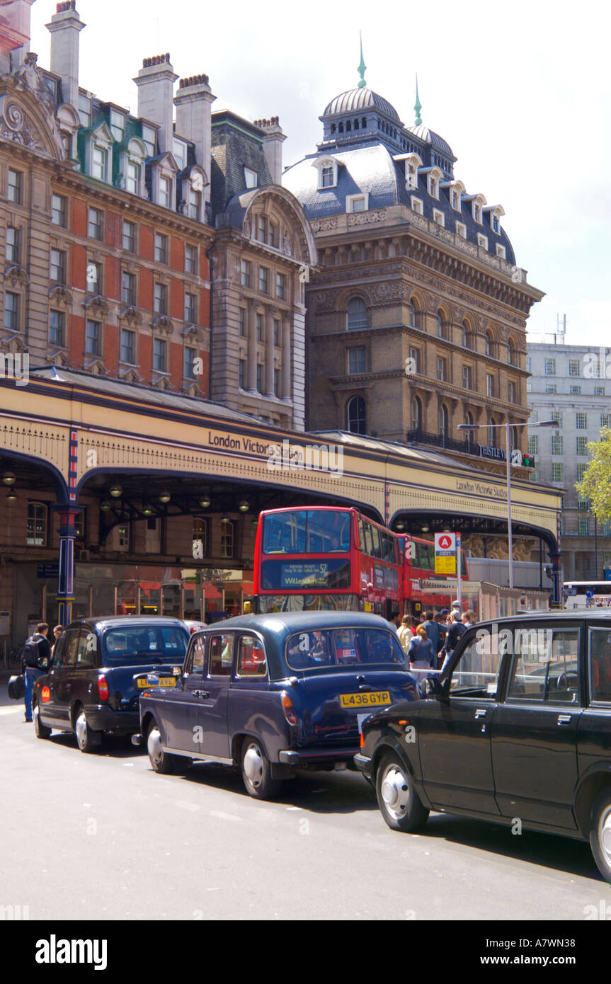 Victoria bus station london hi-res stock photography and images - Alamy