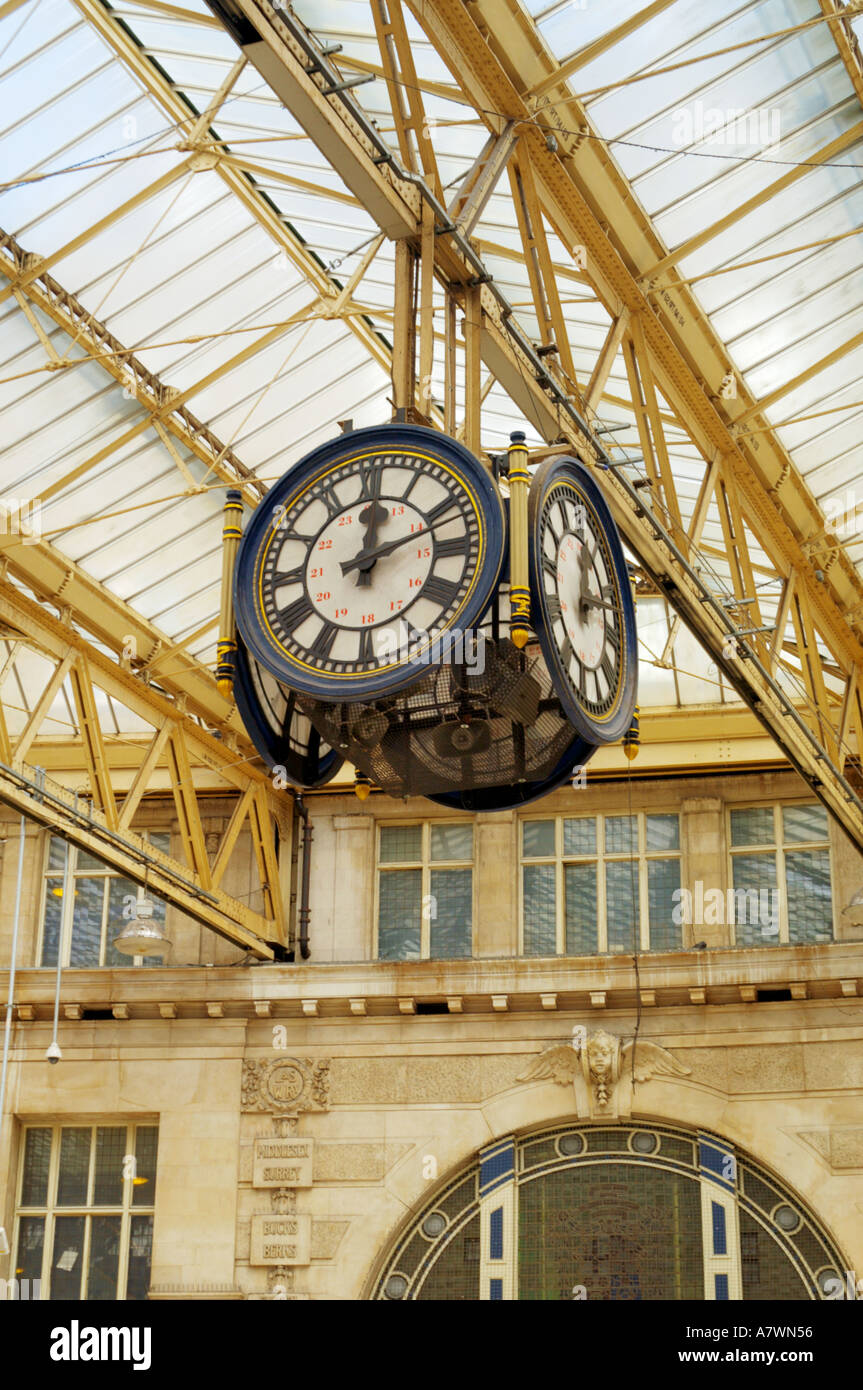 Station clock london hi-res stock photography and images - Alamy