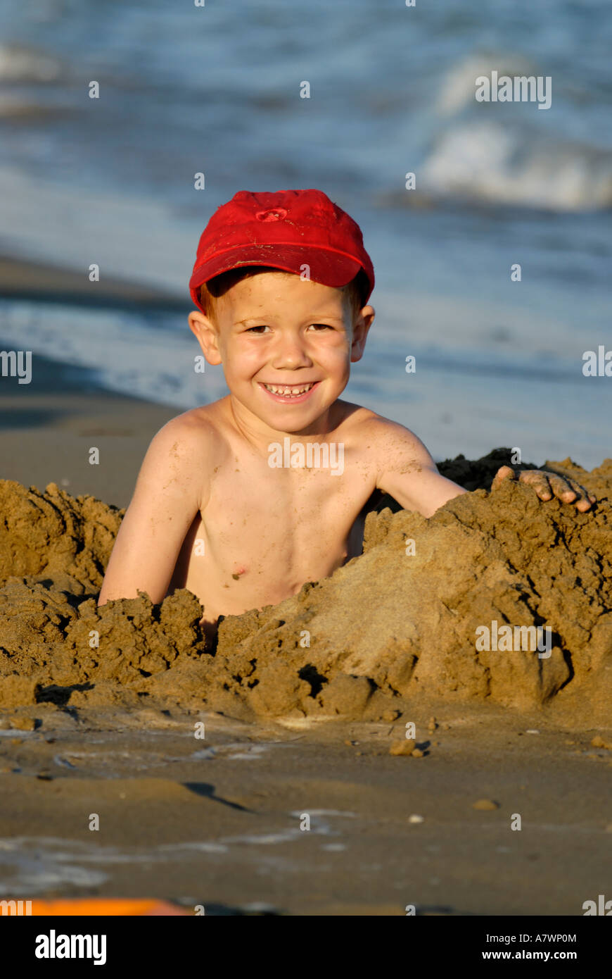 Lachende buben hi-res stock photography and images - Alamy